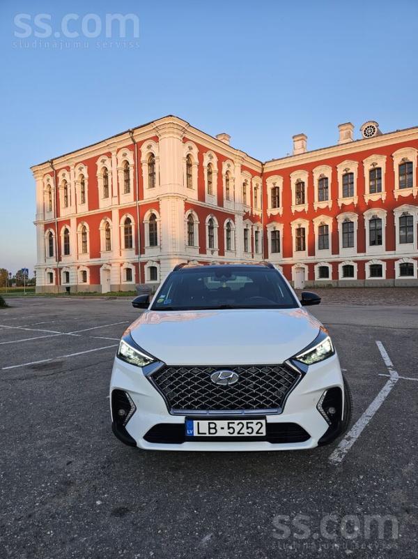 White Hyundai Tucson 2019 in Jelgava, with an engine capacity of 1.60 L and mileage of 208 thousand km for 16900 €, photo 2 on AUTOMOTO.COM.LV