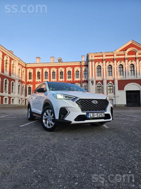 White Hyundai Tucson 2019 in Jelgava, with an engine capacity of 1.60 L and mileage of 208 thousand km for 16900 €, photo 3 on AUTOMOTO.COM.LV