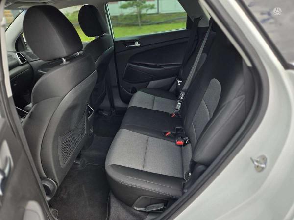 White Hyundai Tucson 2019 in Klaipeda, with an engine capacity of 1.60 L and mileage of 180 thousand km for 14200 €, photo 10 on AUTOMOTO.COM.LV
