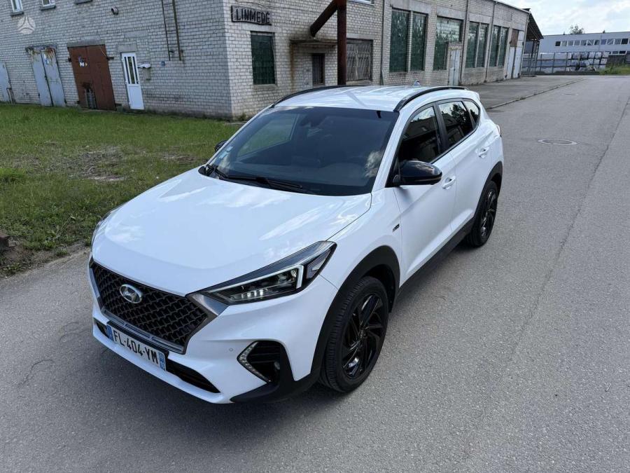 White Hyundai Tucson 2019 in Alytus, with an engine capacity of 1.60 L and mileage of 139 thousand km for 14700 €, photo 1 on AUTOMOTO.COM.LV