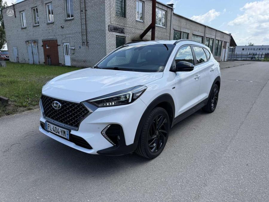 White Hyundai Tucson 2019 in Alytus, with an engine capacity of 1.60 L and mileage of 139 thousand km for 14700 €, photo 3 on AUTOMOTO.COM.LV