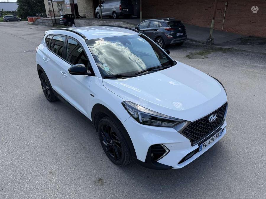 White Hyundai Tucson 2019 in Alytus, with an engine capacity of 1.60 L and mileage of 139 thousand km for 14700 €, photo 5 on AUTOMOTO.COM.LV