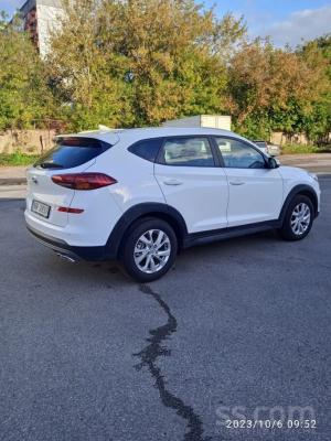 White Hyundai Tucson 2019 in Riga, with an engine capacity of 1.60 L and mileage of 168 thousand km for 12000 €, photo  on AUTOMOTO.COM.LV