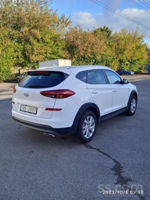 White Hyundai Tucson 2019 in Riga, with an engine capacity of 1.60 L and mileage of 168 thousand km for 12000 €, photo 3 on AUTOMOTO.COM.LV