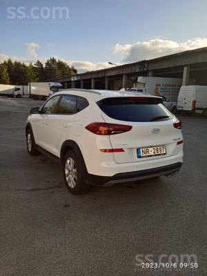 White Hyundai Tucson 2019 in Riga, with an engine capacity of 1.60 L and mileage of 168 thousand km for 12000 €, photo 4 on AUTOMOTO.COM.LV