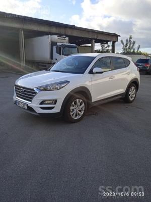 White Hyundai Tucson 2019 in Riga, with an engine capacity of 1.60 L and mileage of 168 thousand km for 12000 €, photo 5 on AUTOMOTO.COM.LV
