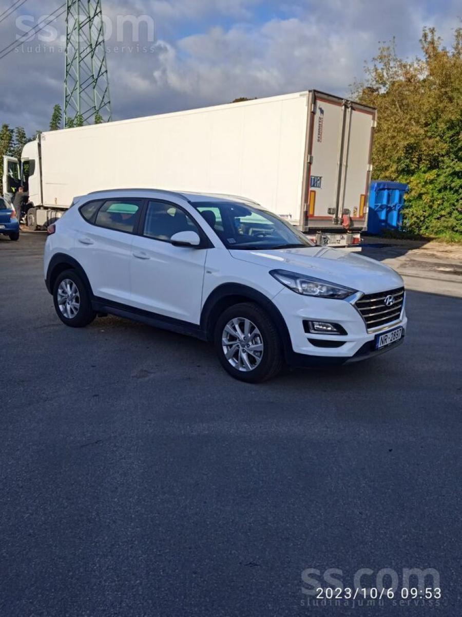 White Hyundai Tucson 2019 in Riga, with an engine capacity of 1.60 L and mileage of 168 thousand km for 12000 €, photo 7 on AUTOMOTO.COM.LV