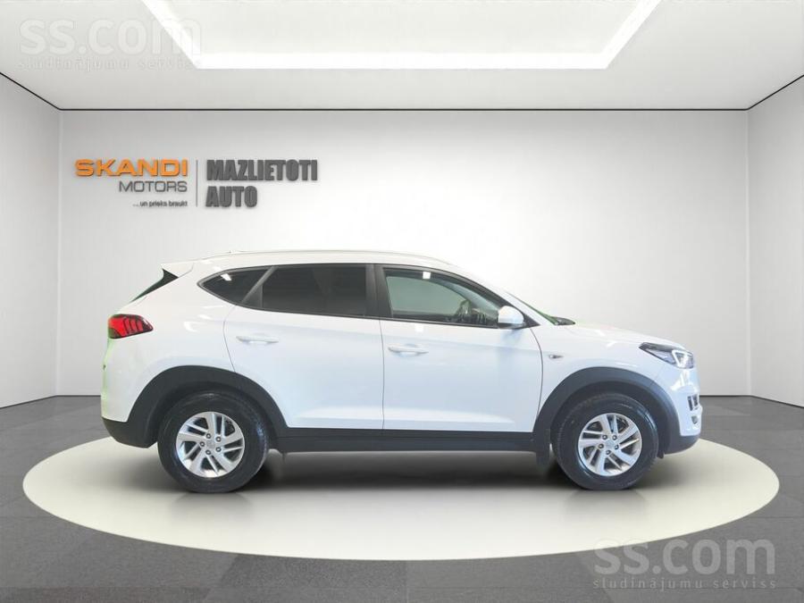 White Hyundai Tucson 2019 in Riga, with an engine capacity of 1.60 L and mileage of 64 thousand km for 13990 €, photo 8 on AUTOMOTO.COM.LV