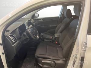 White Hyundai Tucson 2019 in Riga, with an engine capacity of 1.60 L and mileage of 64 thousand km for 13990 €, photo 10 on AUTOMOTO.COM.LV