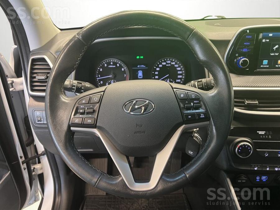 White Hyundai Tucson 2019 in Riga, with an engine capacity of 1.60 L and mileage of 64 thousand km for 13990 €, photo 11 on AUTOMOTO.COM.LV