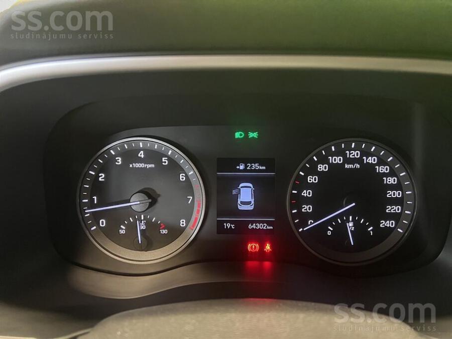 White Hyundai Tucson 2019 in Riga, with an engine capacity of 1.60 L and mileage of 64 thousand km for 13990 €, photo 12 on AUTOMOTO.COM.LV