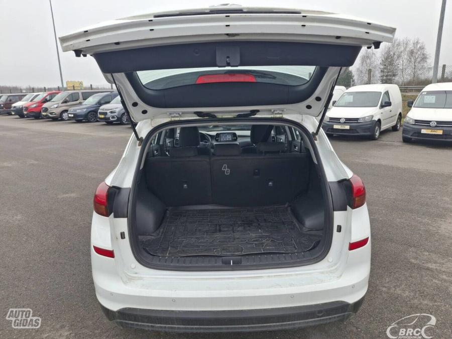 White Hyundai Tucson 2020 in Avizieniai, with an engine capacity of 2.00 L and mileage of 127 thousand km for 12900 €, photo 11 on AUTOMOTO.COM.LV
