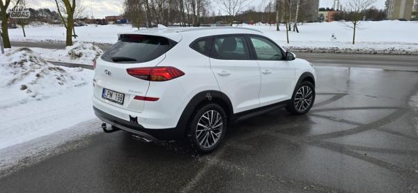White Hyundai Tucson 2020 in Vilnius, with an engine capacity of 1.60 L and mileage of 79 thousand km for 18900 €, photo 4 on AUTOMOTO.COM.LV