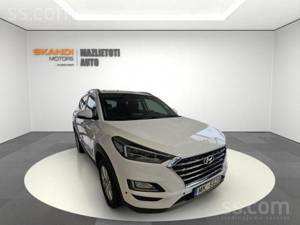 White Hyundai Tucson 2020 in Liepaja, with an engine capacity of 1.60 L and mileage of 82 thousand km for 14990 €, photo 1 on AUTOMOTO.COM.LV