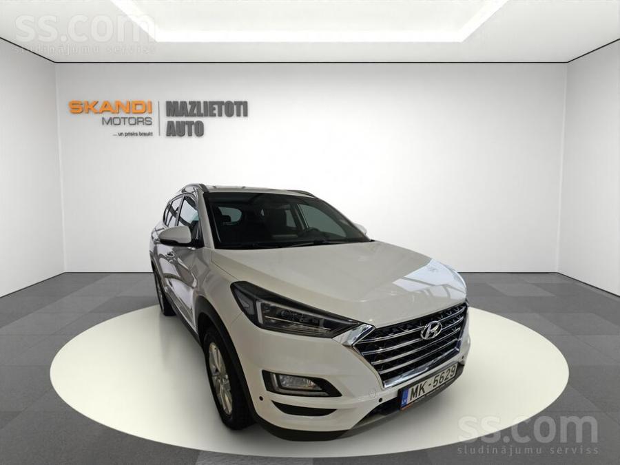 White Hyundai Tucson 2020 in Liepaja, with an engine capacity of 1.60 L and mileage of 82 thousand km for 14990 €, photo 1 on AUTOMOTO.COM.LV