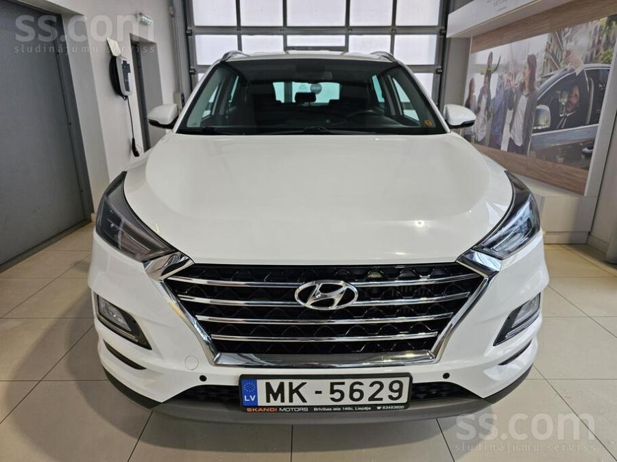 White Hyundai Tucson 2020 in Liepaja, with an engine capacity of 1.60 L and mileage of 82 thousand km for 14990 €, photo 3 on AUTOMOTO.COM.LV