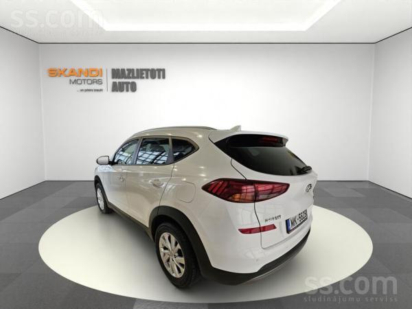 White Hyundai Tucson 2020 in Liepaja, with an engine capacity of 1.60 L and mileage of 82 thousand km for 14990 €, photo 4 on AUTOMOTO.COM.LV