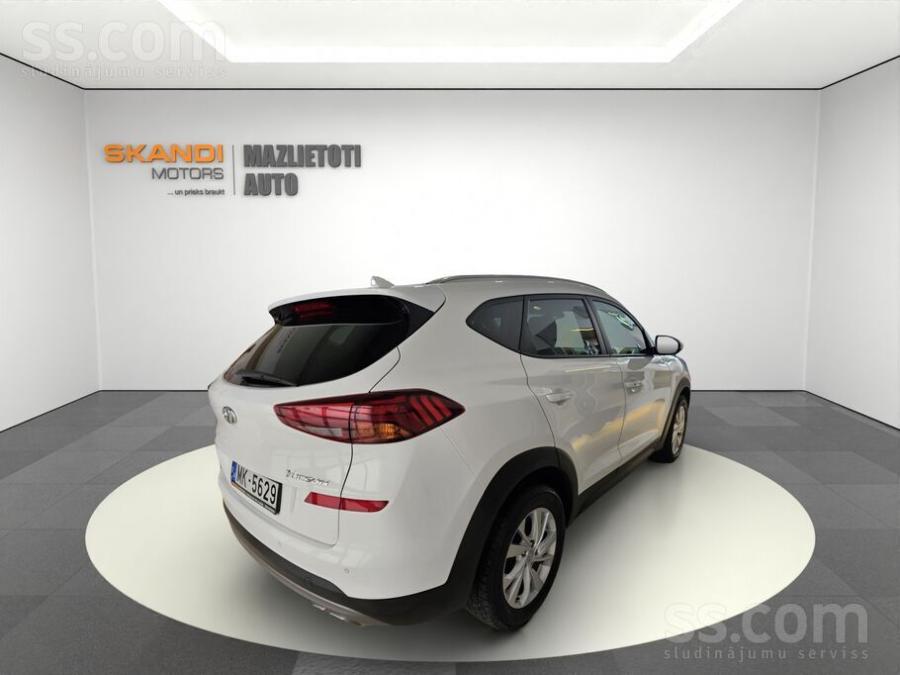 White Hyundai Tucson 2020 in Liepaja, with an engine capacity of 1.60 L and mileage of 82 thousand km for 14990 €, photo 6 on AUTOMOTO.COM.LV