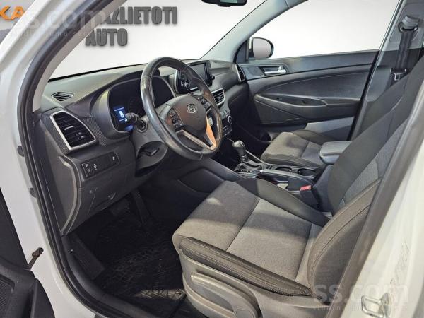 White Hyundai Tucson 2020 in Liepaja, with an engine capacity of 1.60 L and mileage of 82 thousand km for 14990 €, photo 6 on AUTOMOTO.COM.LV