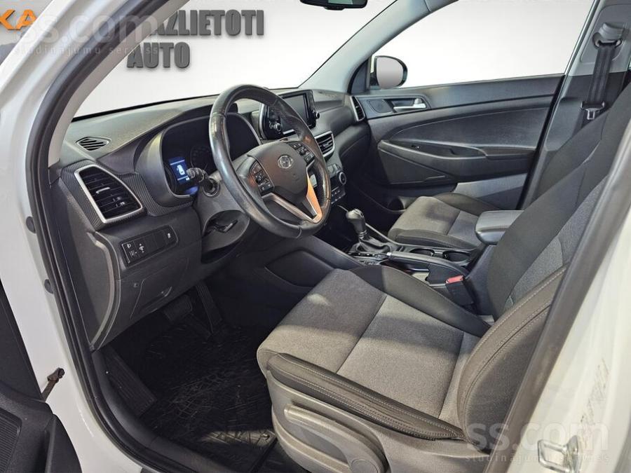 White Hyundai Tucson 2020 in Liepaja, with an engine capacity of 1.60 L and mileage of 82 thousand km for 14990 €, photo 7 on AUTOMOTO.COM.LV
