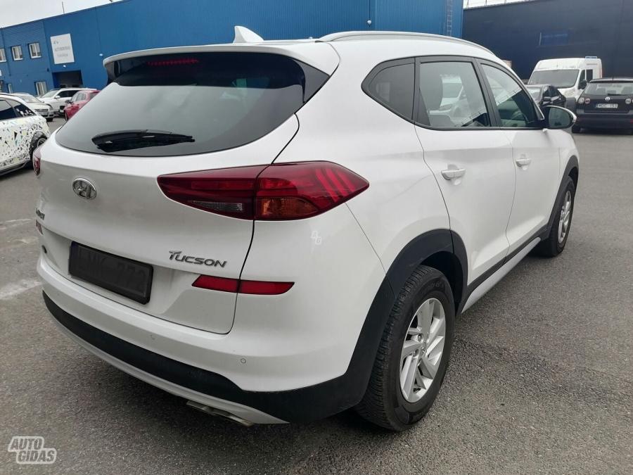 White Hyundai Tucson 2020 in Klaipeda, with an engine capacity of 1.60 L and mileage of 220 thousand km for 12990 €, photo 5 on AUTOMOTO.COM.LV