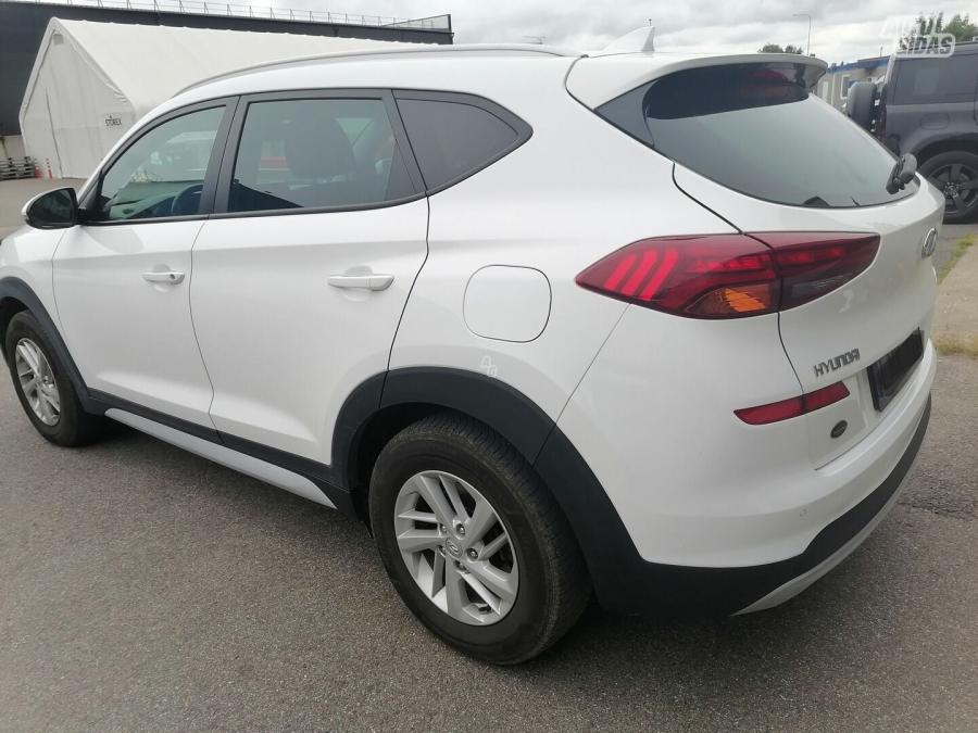 White Hyundai Tucson 2020 in Klaipeda, with an engine capacity of 1.60 L and mileage of 220 thousand km for 12990 €, photo 7 on AUTOMOTO.COM.LV