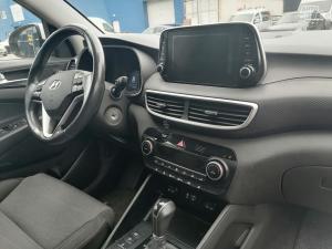 White Hyundai Tucson 2020 in Klaipeda, with an engine capacity of 1.60 L and mileage of 220 thousand km for 12990 €, photo 12 on AUTOMOTO.COM.LV