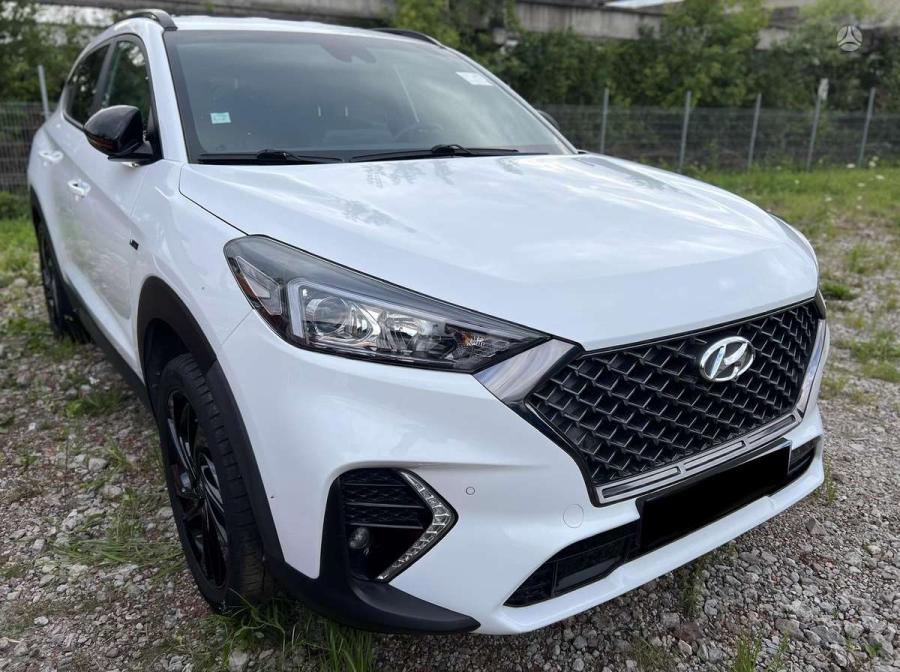 White Hyundai Tucson 2020 in Panevezys, with an engine capacity of 1.60 L and mileage of 100 thousand km for 10999 €, photo 1 on AUTOMOTO.COM.LV