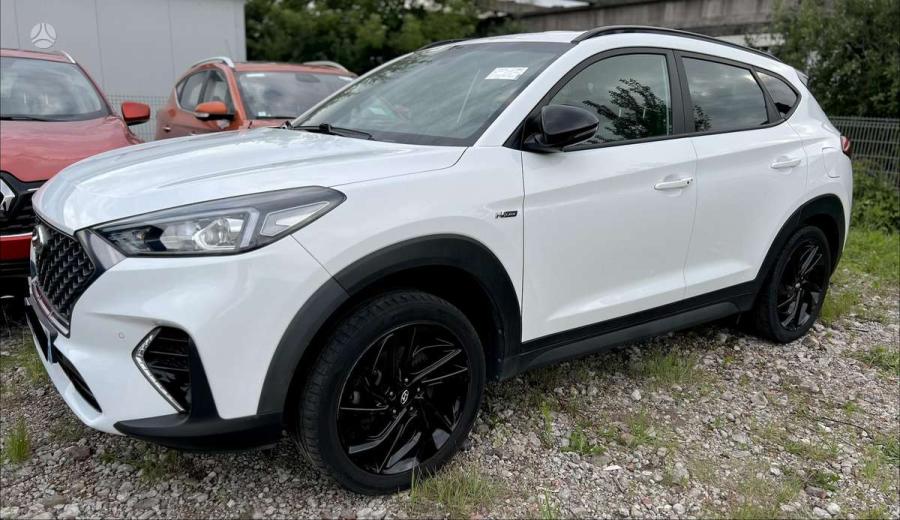White Hyundai Tucson 2020 in Panevezys, with an engine capacity of 1.60 L and mileage of 100 thousand km for 10999 €, photo 4 on AUTOMOTO.COM.LV