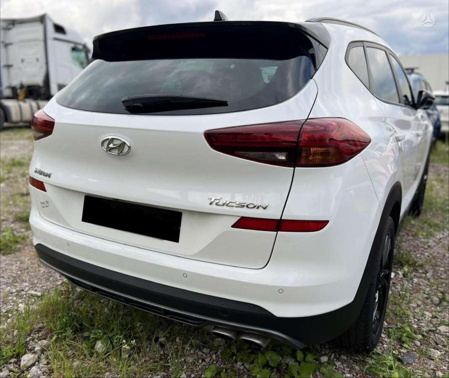 White Hyundai Tucson 2020 in Panevezys, with an engine capacity of 1.60 L and mileage of 100 thousand km for 10999 €, photo 6 on AUTOMOTO.COM.LV