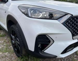 White Hyundai Tucson 2020 in Panevezys, with an engine capacity of 1.60 L and mileage of 100 thousand km for 10999 €, photo 8 on AUTOMOTO.COM.LV