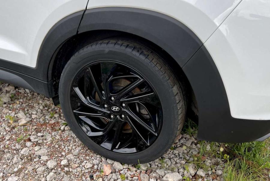 White Hyundai Tucson 2020 in Panevezys, with an engine capacity of 1.60 L and mileage of 100 thousand km for 10999 €, photo 10 on AUTOMOTO.COM.LV