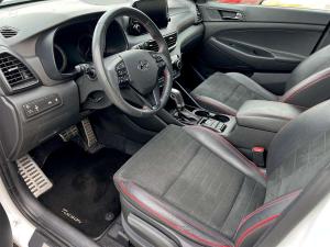 White Hyundai Tucson 2020 in Panevezys, with an engine capacity of 1.60 L and mileage of 100 thousand km for 10999 €, photo 18 on AUTOMOTO.COM.LV