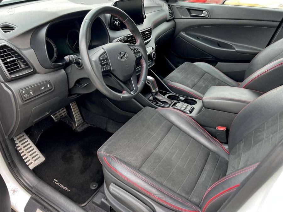 White Hyundai Tucson 2020 in Panevezys, with an engine capacity of 1.60 L and mileage of 100 thousand km for 10999 €, photo 18 on AUTOMOTO.COM.LV