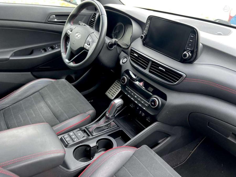 White Hyundai Tucson 2020 in Panevezys, with an engine capacity of 1.60 L and mileage of 100 thousand km for 10999 €, photo 19 on AUTOMOTO.COM.LV