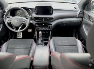 White Hyundai Tucson 2020 in Panevezys, with an engine capacity of 1.60 L and mileage of 100 thousand km for 10999 €, photo 20 on AUTOMOTO.COM.LV