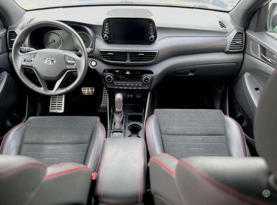 White Hyundai Tucson 2020 in Panevezys, with an engine capacity of 1.60 L and mileage of 100 thousand km for 10999 €, photo 20 on AUTOMOTO.COM.LV