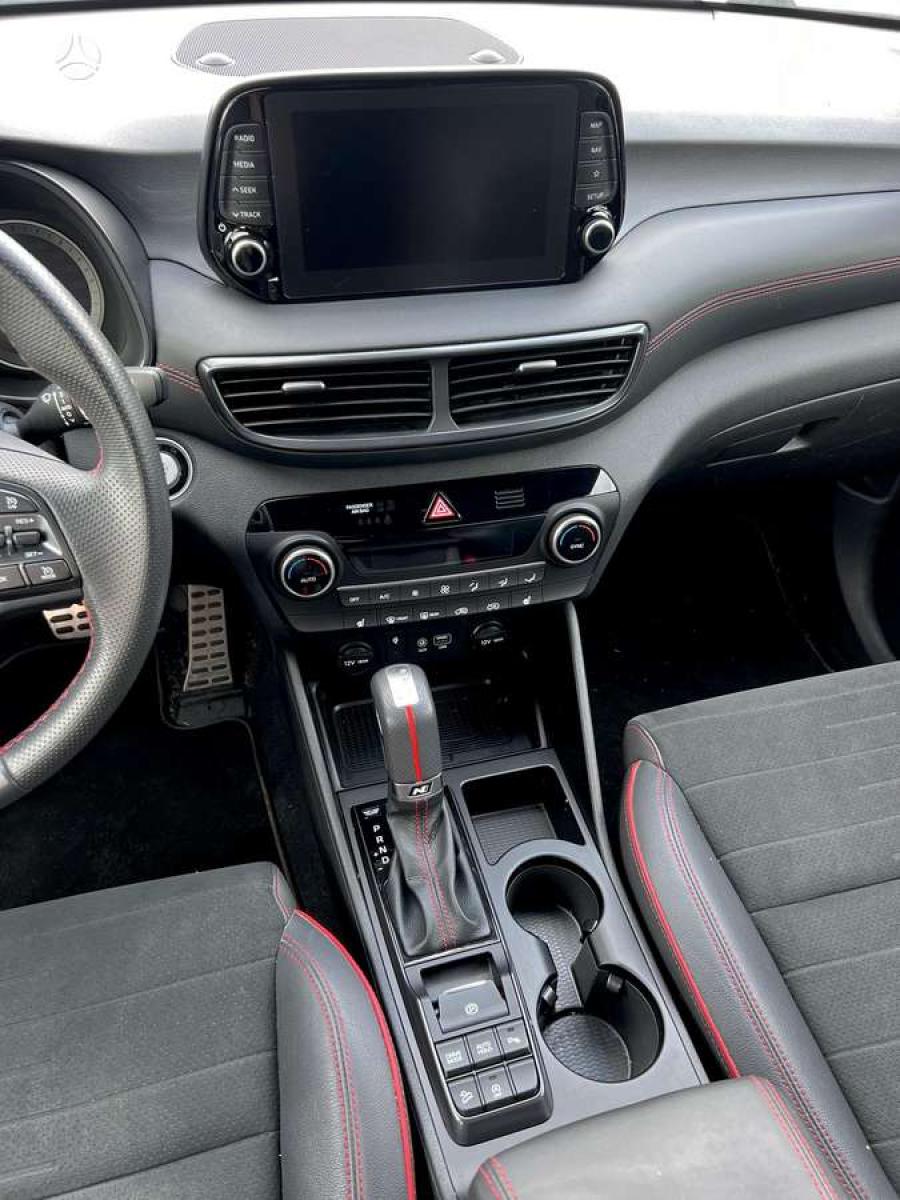 White Hyundai Tucson 2020 in Panevezys, with an engine capacity of 1.60 L and mileage of 100 thousand km for 10999 €, photo 22 on AUTOMOTO.COM.LV