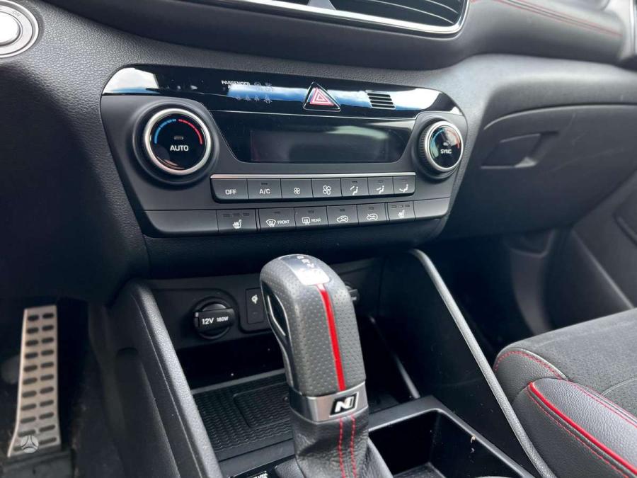 White Hyundai Tucson 2020 in Panevezys, with an engine capacity of 1.60 L and mileage of 100 thousand km for 10999 €, photo 25 on AUTOMOTO.COM.LV
