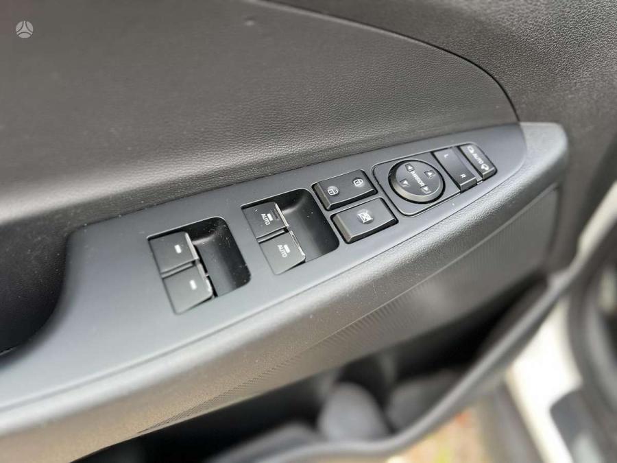 White Hyundai Tucson 2020 in Panevezys, with an engine capacity of 1.60 L and mileage of 100 thousand km for 10999 €, photo 27 on AUTOMOTO.COM.LV