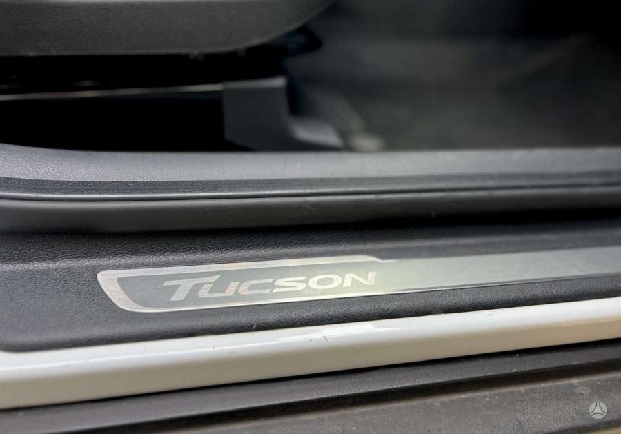 White Hyundai Tucson 2020 in Panevezys, with an engine capacity of 1.60 L and mileage of 100 thousand km for 10999 €, photo 30 on AUTOMOTO.COM.LV