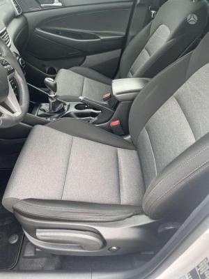 White Hyundai Tucson 2020 in Vilnius, with an engine capacity of 1.59 L and mileage of 178 thousand km for 13750 €, photo 10 on AUTOMOTO.COM.LV