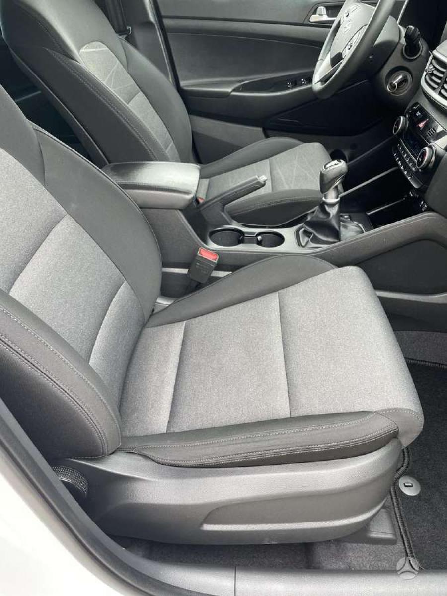 White Hyundai Tucson 2020 in Vilnius, with an engine capacity of 1.59 L and mileage of 178 thousand km for 13750 €, photo 12 on AUTOMOTO.COM.LV