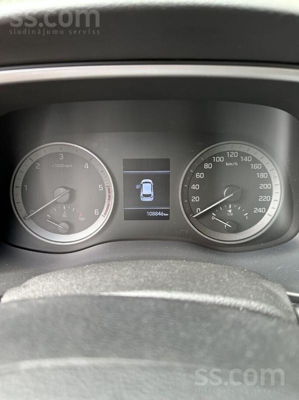 White Hyundai Tucson 2020 in Daugavpils, with an engine capacity of 1.60 L and mileage of 109 thousand km for 18000 €, photo 3 on AUTOMOTO.COM.LV