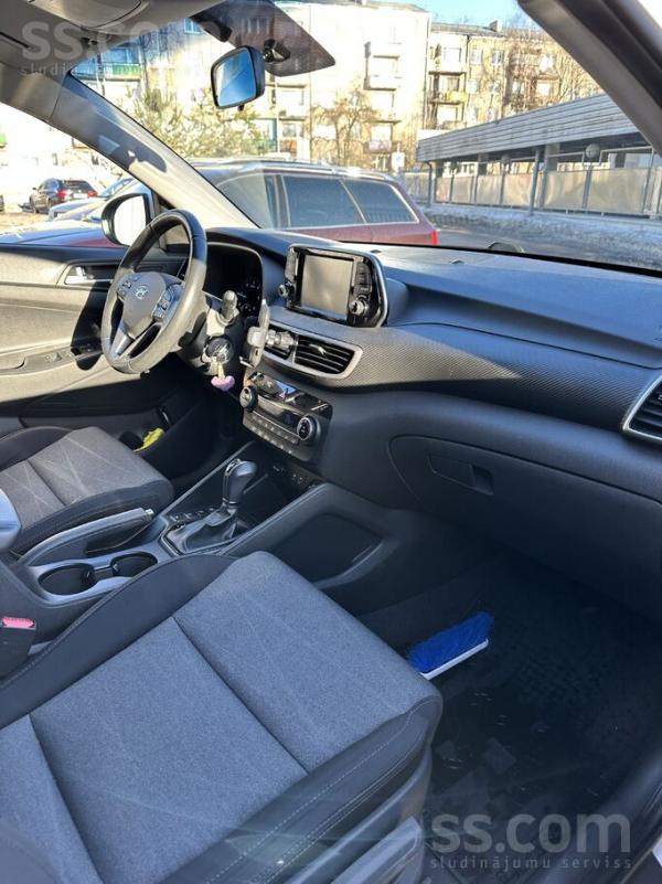 White Hyundai Tucson 2020 in Daugavpils, with an engine capacity of 1.60 L and mileage of 109 thousand km for 18000 €, photo 6 on AUTOMOTO.COM.LV