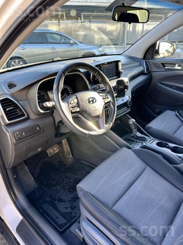 White Hyundai Tucson 2020 in Daugavpils, with an engine capacity of 1.60 L and mileage of 109 thousand km for 18000 €, photo 5 on AUTOMOTO.COM.LV