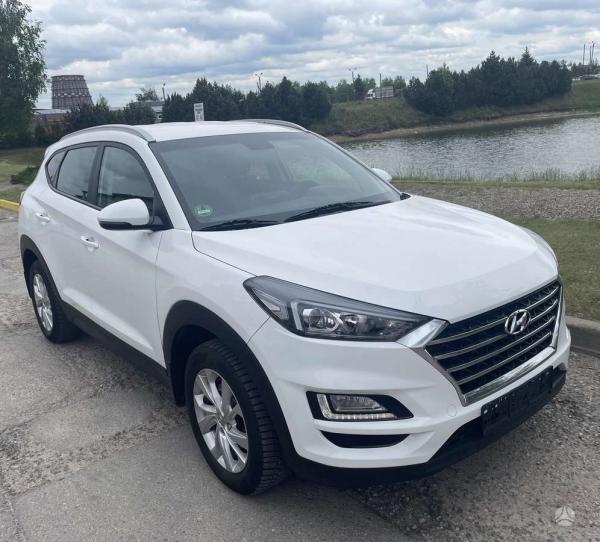 White Hyundai Tucson 2020 in Vilnius, with an engine capacity of 1.59 L and mileage of 178 thousand km for 13350 €, photo 1 on AUTOMOTO.COM.LV