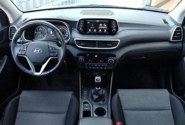 Hyundai Tucson 2020 RÄ«ga vietnÄ Balts Hyundai Tucson 2020 RÄ«ga, ar dzinÄja tilpumu 1.60 L un nobraukumu 144 tÅ«kst. km par 14490 ā¬, foto 7 vietnÄ AUTOMOTO.COM.LV
