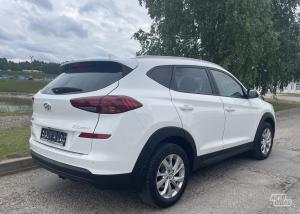 White Hyundai Tucson 2020 in Vilnius, with an engine capacity of 1.60 L and mileage of 178 thousand km for 12850 €, photo 4 on AUTOMOTO.COM.LV