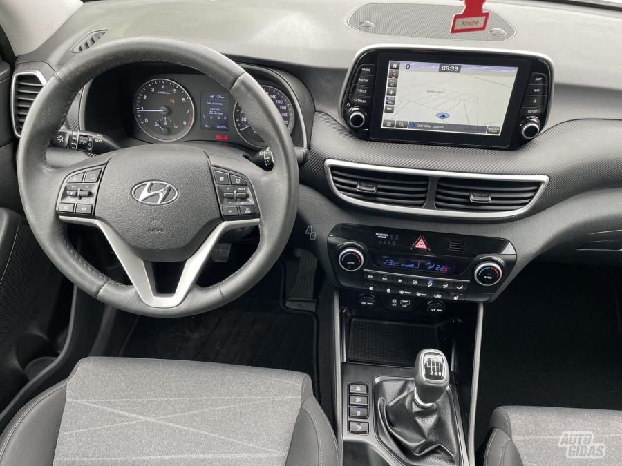 White Hyundai Tucson 2020 in Vilnius, with an engine capacity of 1.60 L and mileage of 178 thousand km for 12850 €, photo 8 on AUTOMOTO.COM.LV